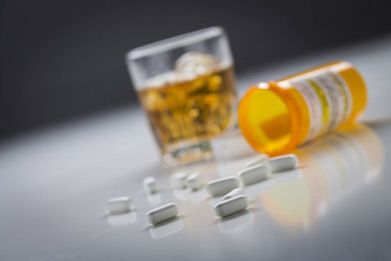 Les effets psychologiques de l'abus de drogues et d'alcool : ce qu'il ...